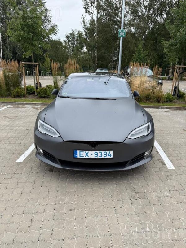 Grey Tesla Model S 2018 in Riga, with an engine capacity of 0.00 L and mileage of 120 thousand km for 25000 €, photo 1 on AUTOMOTO.COM.LV