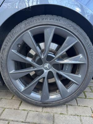 Grey Tesla Model S 2019 in Jurmala, with an engine capacity of 0.00 L and mileage of 170 thousand km for 29000 €, photo 23 on AUTOMOTO.COM.LV