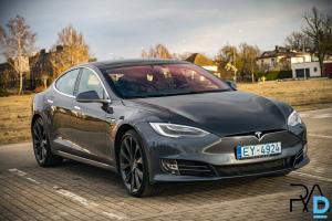 Grey Tesla Model S 2019 in Riga, with an engine capacity of 0.00 L and mileage of 172 thousand km for 25990 €, photo 2 on AUTOMOTO.COM.LV