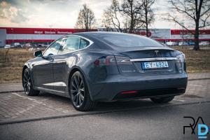 Grey Tesla Model S 2019 in Riga, with an engine capacity of 0.00 L and mileage of 172 thousand km for 25990 €, photo 4 on AUTOMOTO.COM.LV