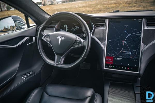 Grey Tesla Model S 2019 in Riga, with an engine capacity of 0.00 L and mileage of 172 thousand km for 25990 €, photo 6 on AUTOMOTO.COM.LV