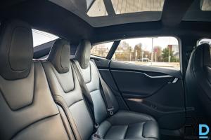 Grey Tesla Model S 2019 in Riga, with an engine capacity of 0.00 L and mileage of 172 thousand km for 25990 €, photo 7 on AUTOMOTO.COM.LV