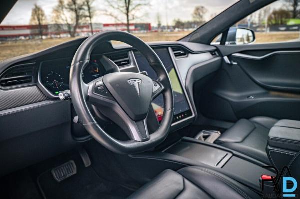 Grey Tesla Model S 2019 in Riga, with an engine capacity of 0.00 L and mileage of 172 thousand km for 25990 €, photo 8 on AUTOMOTO.COM.LV