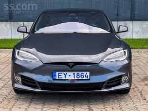Grey Tesla Model S 2019 in Riga, with an engine capacity of 0.00 L and mileage of 129 thousand km for 34990 €, photo 3 on AUTOMOTO.COM.LV