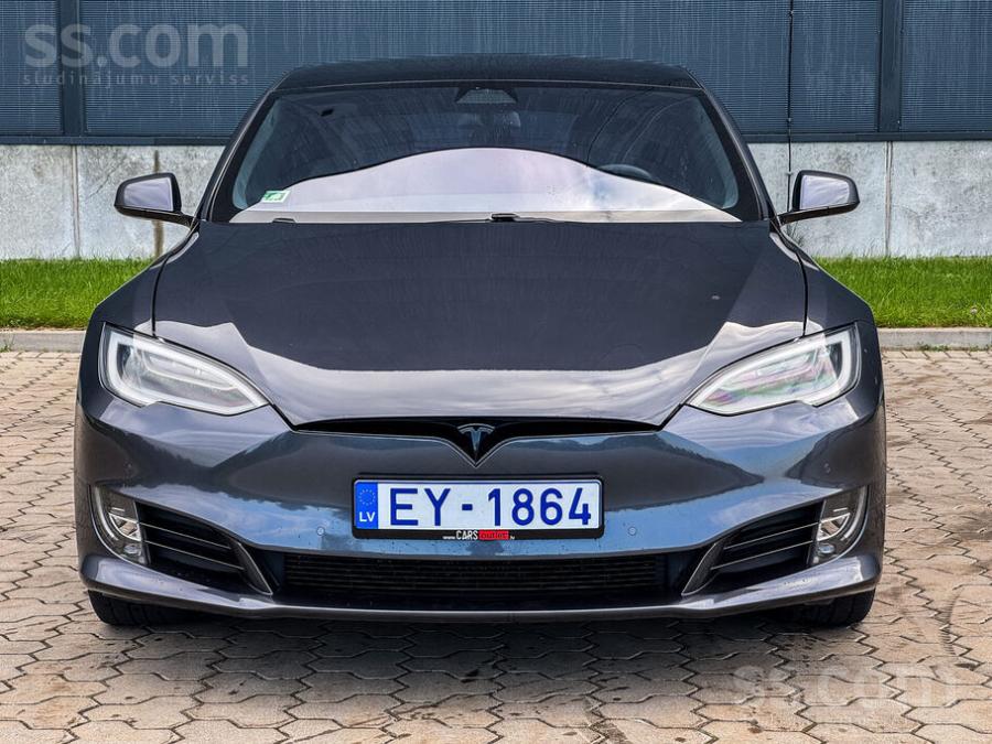 Grey Tesla Model S 2019 in Riga, with an engine capacity of 0.00 L and mileage of 129 thousand km for 34990 €, photo 3 on AUTOMOTO.COM.LV