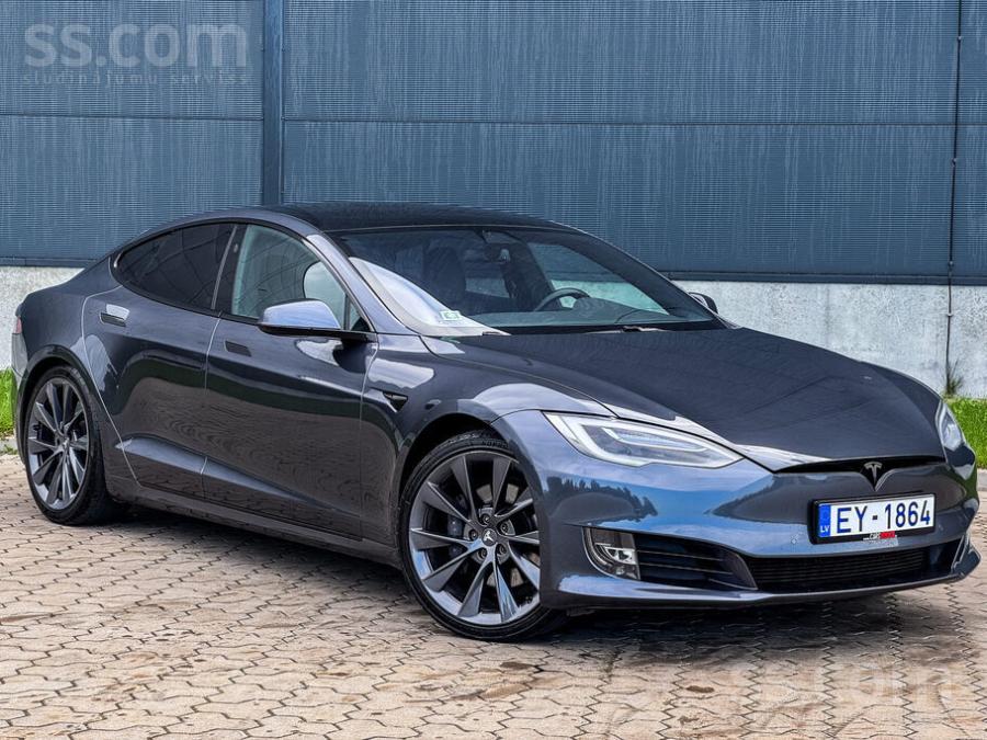 Grey Tesla Model S 2019 in Riga, with an engine capacity of 0.00 L and mileage of 129 thousand km for 34990 €, photo 4 on AUTOMOTO.COM.LV