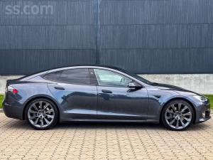Grey Tesla Model S 2019 in Riga, with an engine capacity of 0.00 L and mileage of 129 thousand km for 34990 €, photo 5 on AUTOMOTO.COM.LV