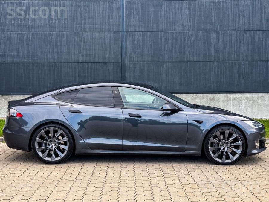 Grey Tesla Model S 2019 in Riga, with an engine capacity of 0.00 L and mileage of 129 thousand km for 34990 €, photo 5 on AUTOMOTO.COM.LV