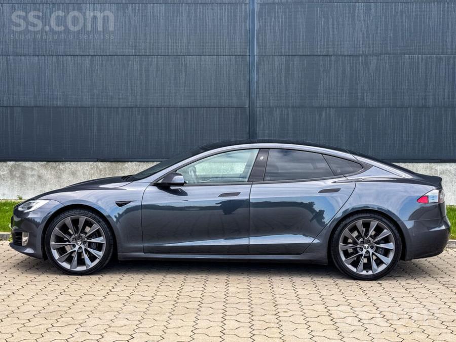 Grey Tesla Model S 2019 in Riga, with an engine capacity of 0.00 L and mileage of 129 thousand km for 34990 €, photo 6 on AUTOMOTO.COM.LV