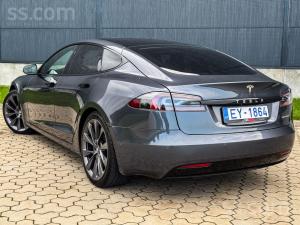Grey Tesla Model S 2019 in Riga, with an engine capacity of 0.00 L and mileage of 129 thousand km for 34990 €, photo 7 on AUTOMOTO.COM.LV