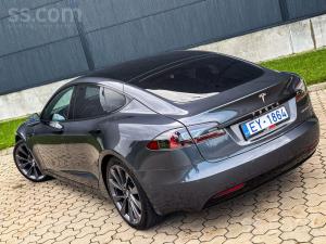Grey Tesla Model S 2019 in Riga, with an engine capacity of 0.00 L and mileage of 129 thousand km for 34990 €, photo 8 on AUTOMOTO.COM.LV