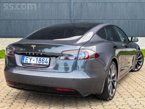 Grey Tesla Model S 2019 in Riga, with an engine capacity of 0.00 L and mileage of 129 thousand km for 34990 €, photo 9 on AUTOMOTO.COM.LV