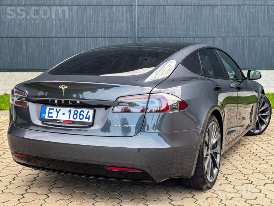 Grey Tesla Model S 2019 in Riga, with an engine capacity of 0.00 L and mileage of 129 thousand km for 34990 €, photo 9 on AUTOMOTO.COM.LV