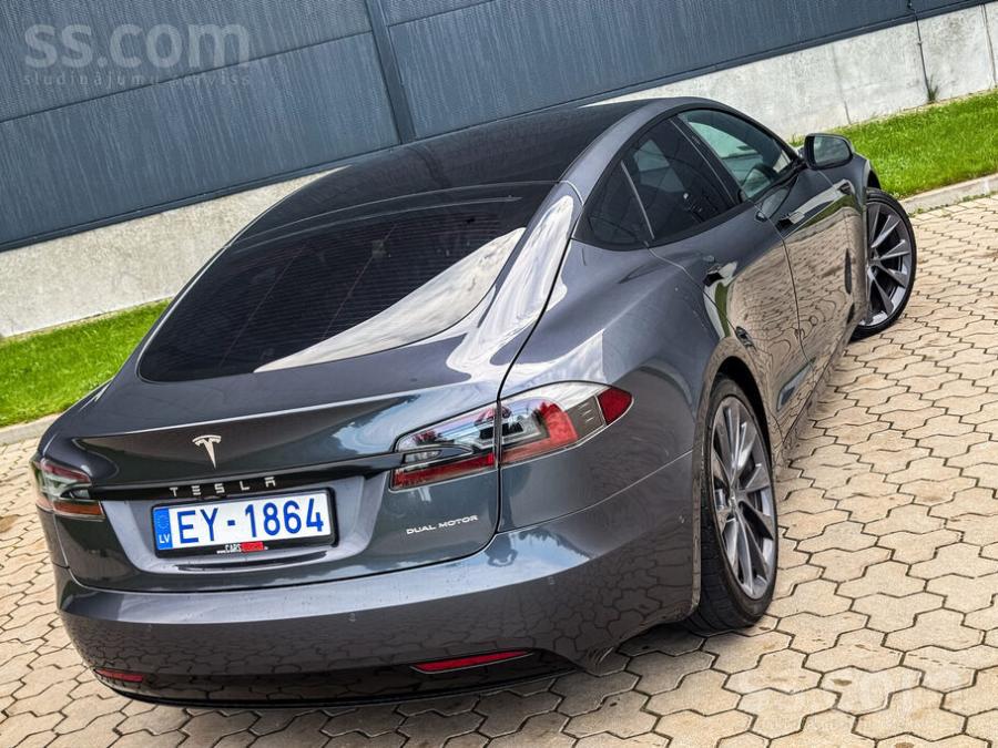 Grey Tesla Model S 2019 in Riga, with an engine capacity of 0.00 L and mileage of 129 thousand km for 34990 €, photo 10 on AUTOMOTO.COM.LV