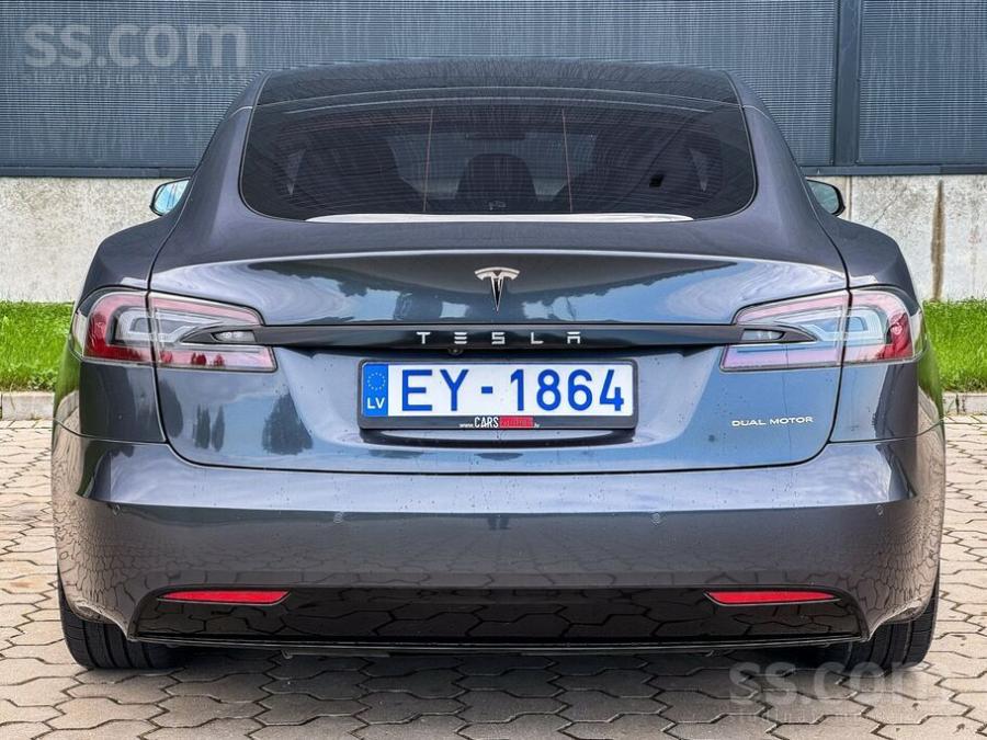 Grey Tesla Model S 2019 in Riga, with an engine capacity of 0.00 L and mileage of 129 thousand km for 34990 €, photo 11 on AUTOMOTO.COM.LV