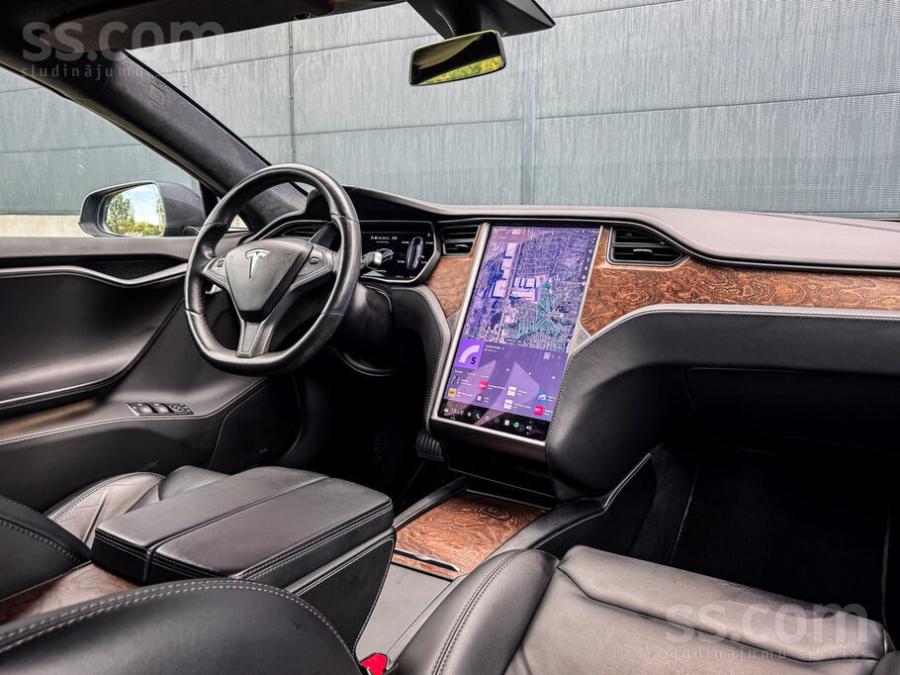 Grey Tesla Model S 2019 in Riga, with an engine capacity of 0.00 L and mileage of 129 thousand km for 34990 €, photo 16 on AUTOMOTO.COM.LV