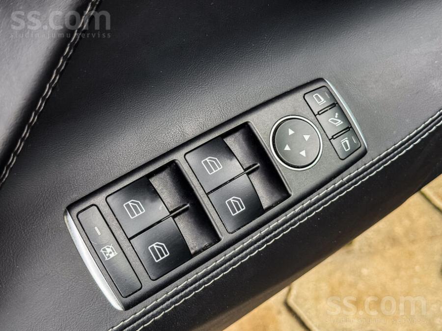 Grey Tesla Model S 2019 in Riga, with an engine capacity of 0.00 L and mileage of 129 thousand km for 34990 €, photo 17 on AUTOMOTO.COM.LV