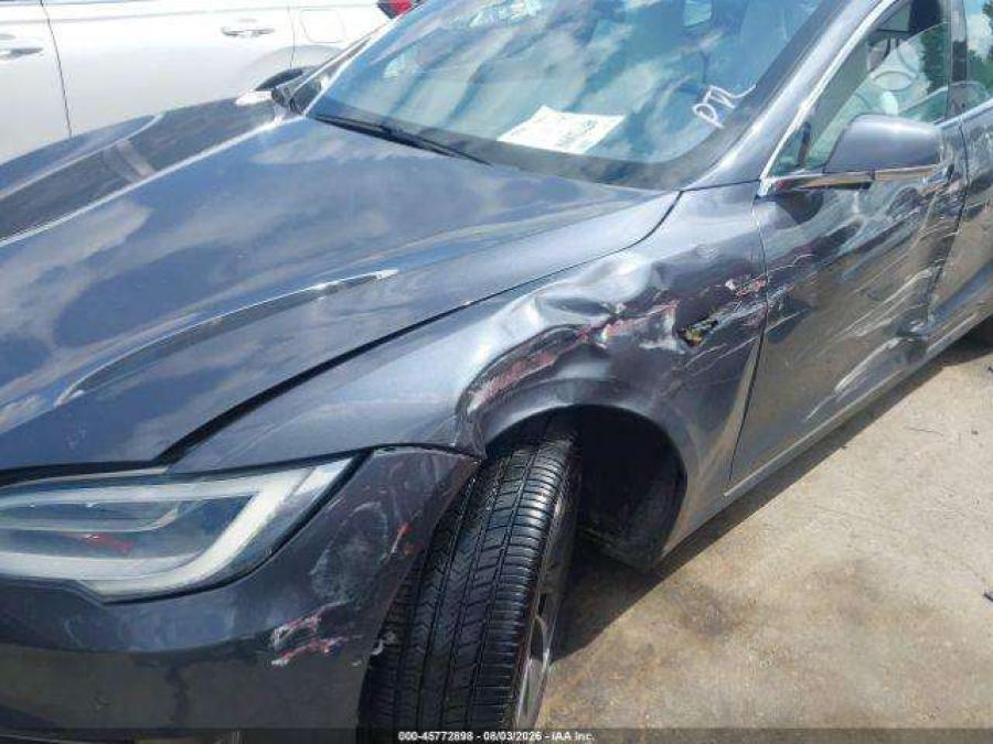 Pelēks Tesla Model S 2019 Klaipėda, ar dzinēja tilpumu 0.00 L un nobraukumu 99 tūkst. km par 10000 €, foto 4 vietnē AUTOMOTO.COM.LV