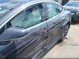 Pelēks Tesla Model S 2019 Klaipėda, ar dzinēja tilpumu 0.00 L un nobraukumu 99 tūkst. km par 10000 €, foto 5 vietnē AUTOMOTO.COM.LV