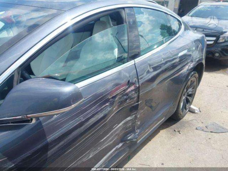 Pelēks Tesla Model S 2019 Klaipėda, ar dzinēja tilpumu 0.00 L un nobraukumu 99 tūkst. km par 10000 €, foto 5 vietnē AUTOMOTO.COM.LV