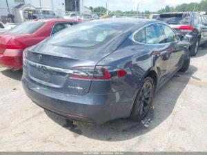 Pelēks Tesla Model S 2019 Klaipėda, ar dzinēja tilpumu 0.00 L un nobraukumu 99 tūkst. km par 10000 €, foto 8 vietnē AUTOMOTO.COM.LV