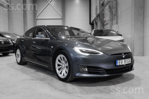 Серый Тесла Модель С 2020 в Рига, объемом двигателя 0.00 л и пробегом 157 тыс. км за 33790 €, фото 1 на AUTOMOTO.COM.LV