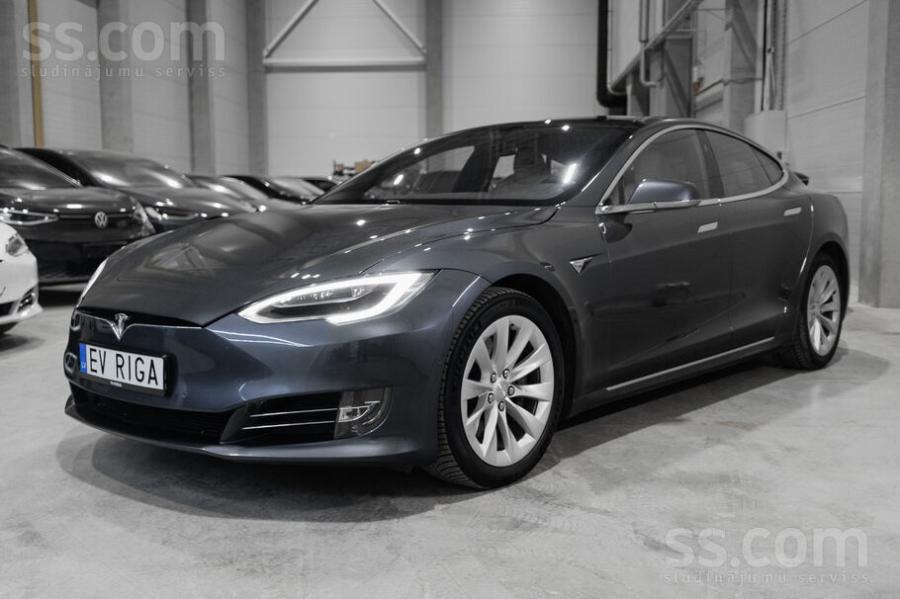 Grey Tesla Model S 2020 in Riga, with an engine capacity of 0.00 L and mileage of 157 thousand km for 33790 €, photo 3 on AUTOMOTO.COM.LV