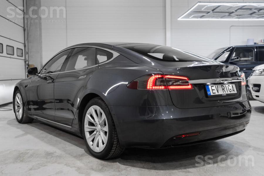 Grey Tesla Model S 2020 in Riga, with an engine capacity of 0.00 L and mileage of 157 thousand km for 33790 €, photo 4 on AUTOMOTO.COM.LV