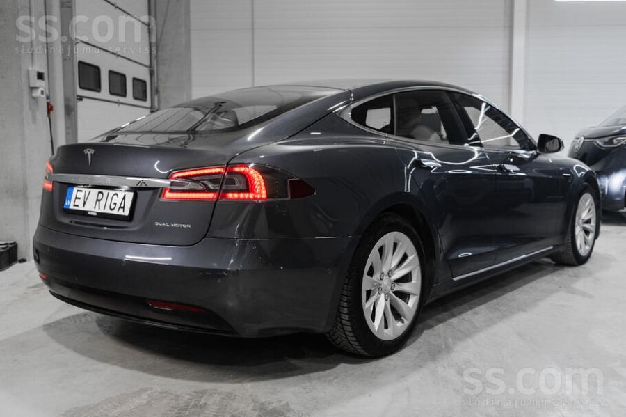 Grey Tesla Model S 2020 in Riga, with an engine capacity of 0.00 L and mileage of 157 thousand km for 33790 €, photo 5 on AUTOMOTO.COM.LV