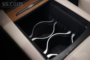 Grey Tesla Model S 2020 in Riga, with an engine capacity of 0.00 L and mileage of 157 thousand km for 33790 €, photo 18 on AUTOMOTO.COM.LV