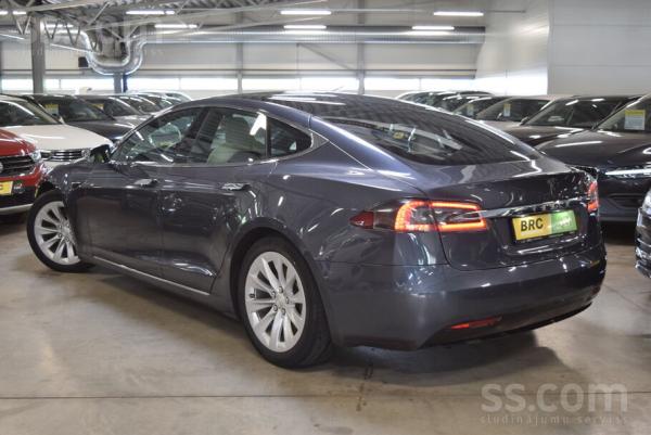 Pelēks Tesla Model S 2020 Rīga, ar dzinēja tilpumu 0.00 L un nobraukumu 102 tūkst. km par 26000 €, foto 2 vietnē AUTOMOTO.COM.LV