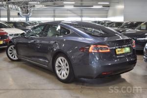 Grey Tesla Model S 2020 in Riga, with an engine capacity of 0.00 L and mileage of 102 thousand km for 26000 €, photo 3 on AUTOMOTO.COM.LV