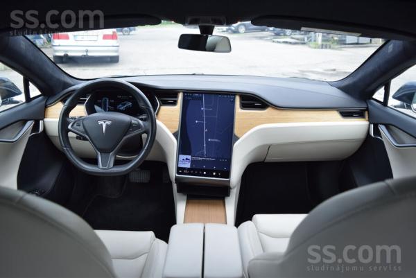 Grey Tesla Model S 2020 in Riga, with an engine capacity of 0.00 L and mileage of 102 thousand km for 26000 €, photo 4 on AUTOMOTO.COM.LV