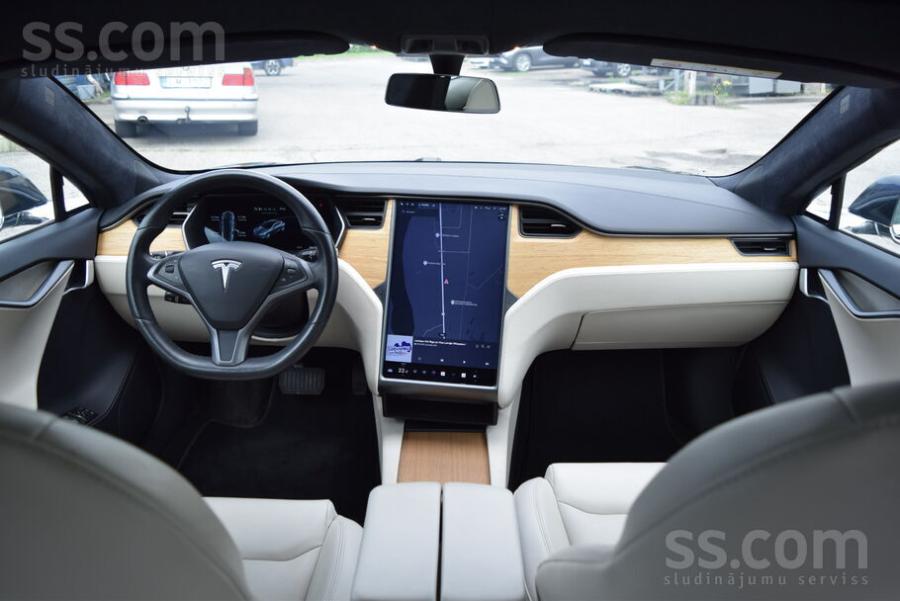 Grey Tesla Model S 2020 in Riga, with an engine capacity of 0.00 L and mileage of 102 thousand km for 26000 €, photo 5 on AUTOMOTO.COM.LV