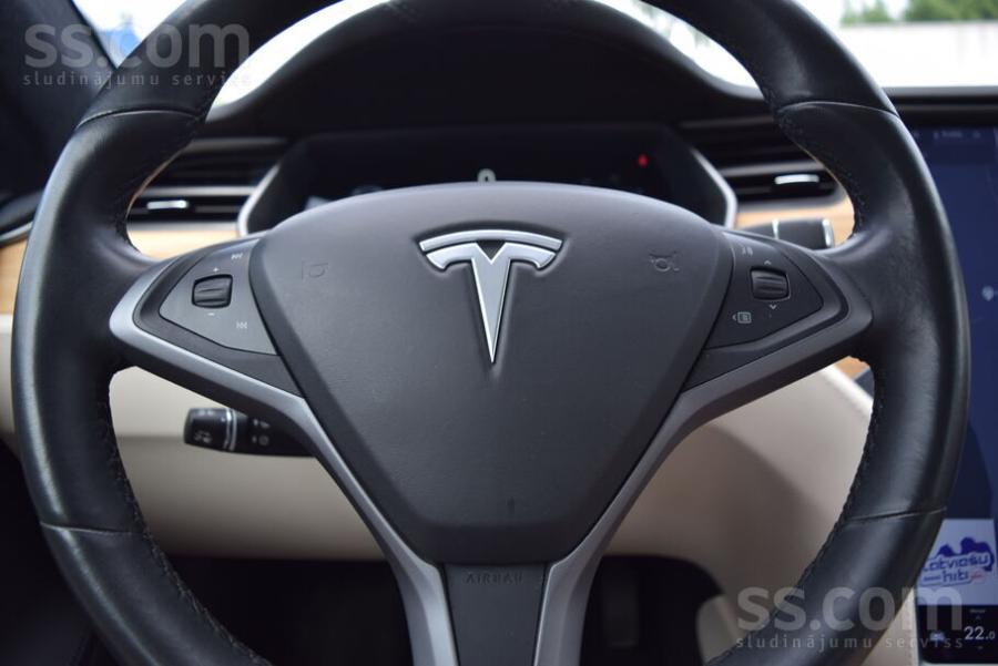 Grey Tesla Model S 2020 in Riga, with an engine capacity of 0.00 L and mileage of 102 thousand km for 26000 €, photo 19 on AUTOMOTO.COM.LV