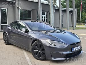 Grey Tesla Model S 2022 in Jurmala, with an engine capacity of 0.00 L and mileage of 32 thousand km for 55990 €, photo 2 on AUTOMOTO.COM.LV