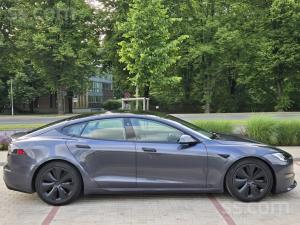 Grey Tesla Model S 2022 in Jurmala, with an engine capacity of 0.00 L and mileage of 32 thousand km for 55990 €, photo 4 on AUTOMOTO.COM.LV