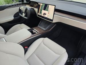 Grey Tesla Model S 2022 in Jurmala, with an engine capacity of 0.00 L and mileage of 32 thousand km for 55990 €, photo 19 on AUTOMOTO.COM.LV