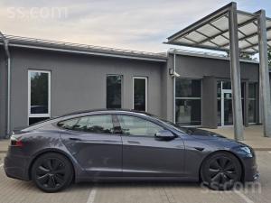 Grey Tesla Model S 2022 in Jurmala, with an engine capacity of 0.00 L and mileage of 49 thousand km for 49990 €, photo 4 on AUTOMOTO.COM.LV