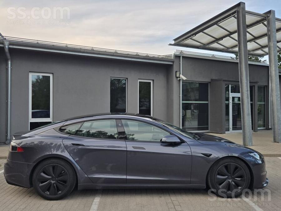 Grey Tesla Model S 2022 in Jurmala, with an engine capacity of 0.00 L and mileage of 49 thousand km for 49990 €, photo 4 on AUTOMOTO.COM.LV