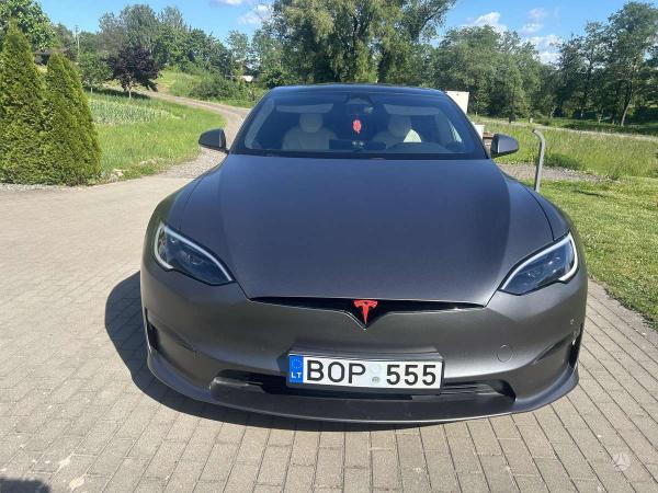 Pelēks Tesla Model S 2023 Alīta, ar dzinēja tilpumu 0.00 L un nobraukumu 60 tūkst. km par 42000 €, foto 1 vietnē AUTOMOTO.COM.LV
