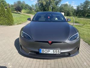 Pelēks Tesla Model S 2023 Alīta, ar dzinēja tilpumu 0.00 L un nobraukumu 60 tūkst. km par 42000 €, foto  vietnē AUTOMOTO.COM.LV