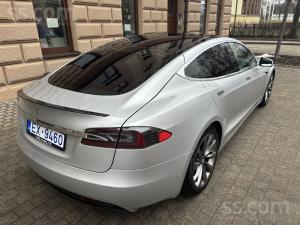 Tesla Model S 2017 in Riga, with an engine capacity of 0.00 L and mileage of 176 thousand km for 21550 €, photo 2 on AUTOMOTO.COM.LV