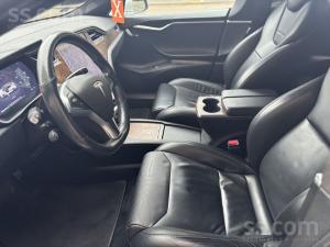 Tesla Model S 2017 in Riga, with an engine capacity of 0.00 L and mileage of 176 thousand km for 21550 €, photo 9 on AUTOMOTO.COM.LV