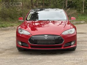 Sarkans Tesla Model S 2014 Liepāja, ar dzinēja tilpumu 0.00 L un nobraukumu 0 tūkst. km par 14999 €, foto  vietnē AUTOMOTO.COM.LV
