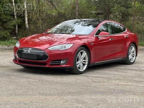 Red Tesla Model S 2014 in Liepaja, with an engine capacity of 0.00 L and mileage of 0 thousand km for 14999 €, photo 2 on AUTOMOTO.COM.LV