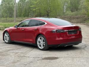 Sarkans Tesla Model S 2014 Liepāja, ar dzinēja tilpumu 0.00 L un nobraukumu 0 tūkst. km par 14999 €, foto 4 vietnē AUTOMOTO.COM.LV