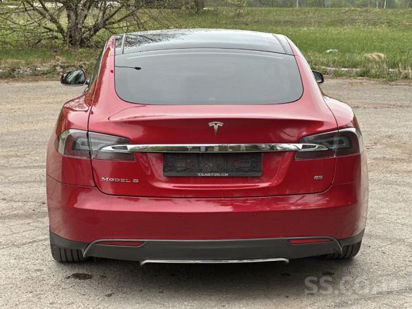 Red Tesla Model S 2014 in Liepaja, with an engine capacity of 0.00 L and mileage of 0 thousand km for 14999 €, photo 4 on AUTOMOTO.COM.LV
