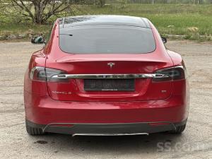 Sarkans Tesla Model S 2014 Liepāja, ar dzinēja tilpumu 0.00 L un nobraukumu 0 tūkst. km par 14999 €, foto 5 vietnē AUTOMOTO.COM.LV