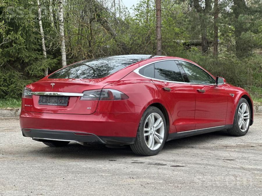 Sarkans Tesla Model S 2014 Liepāja, ar dzinēja tilpumu 0.00 L un nobraukumu 0 tūkst. km par 14999 €, foto 6 vietnē AUTOMOTO.COM.LV
